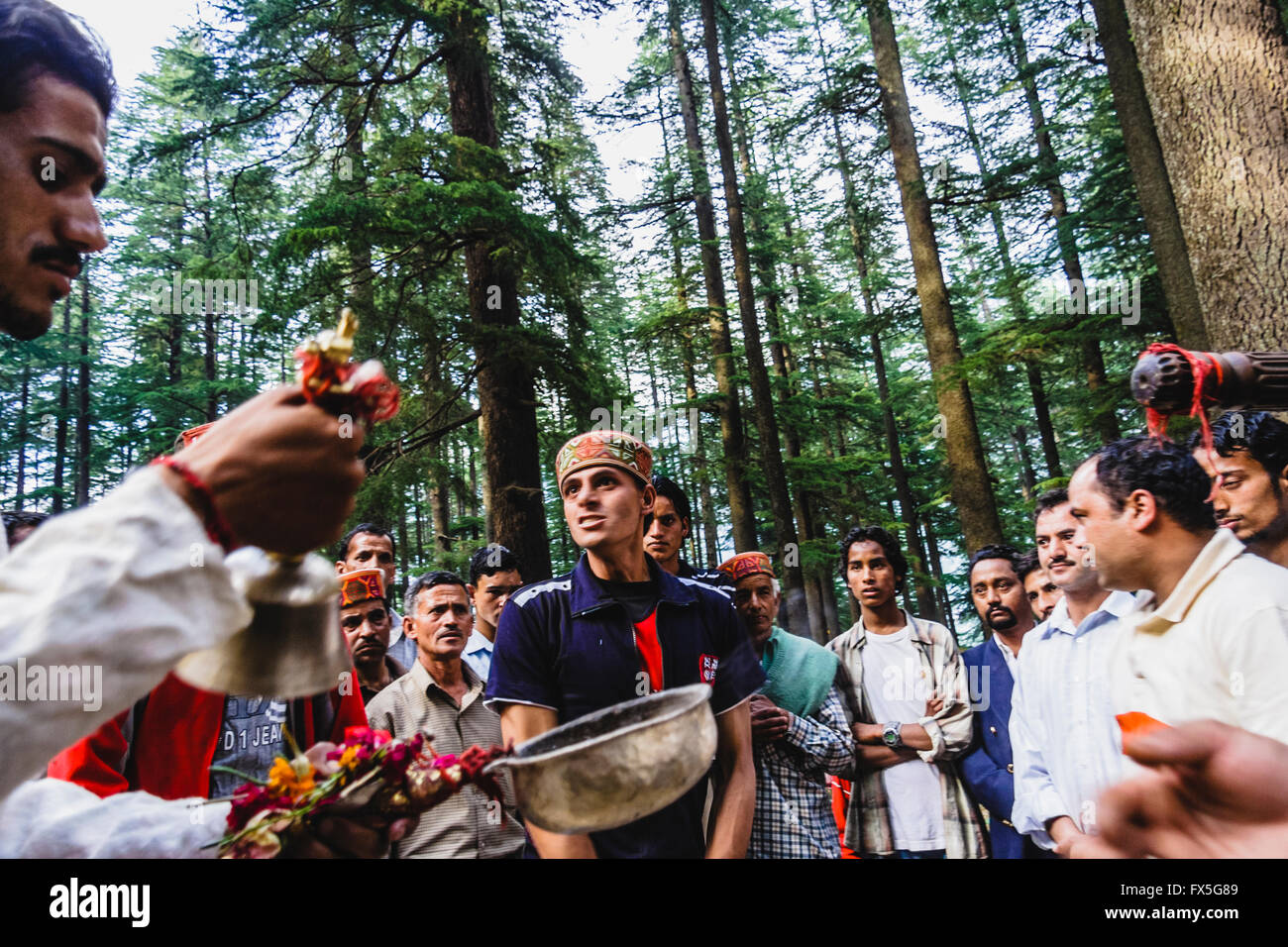 India hindu worship forest hi-res stock photography and images - Alamy