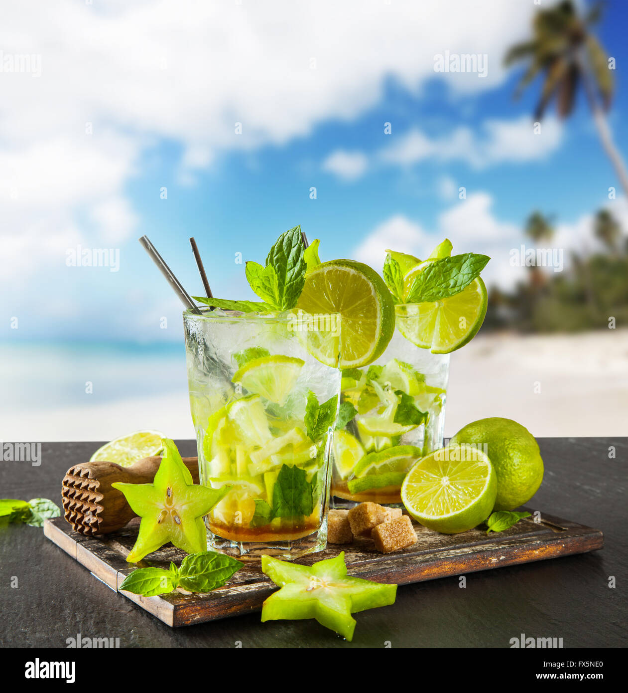 Summer beach cocktail hi-res stock photography and images - Alamy