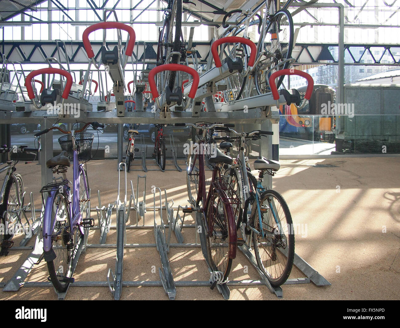 Commuter cycle hi-res stock photography and images - Alamy