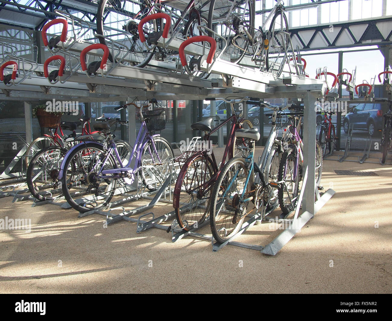 Commuter cycle hi-res stock photography and images - Alamy