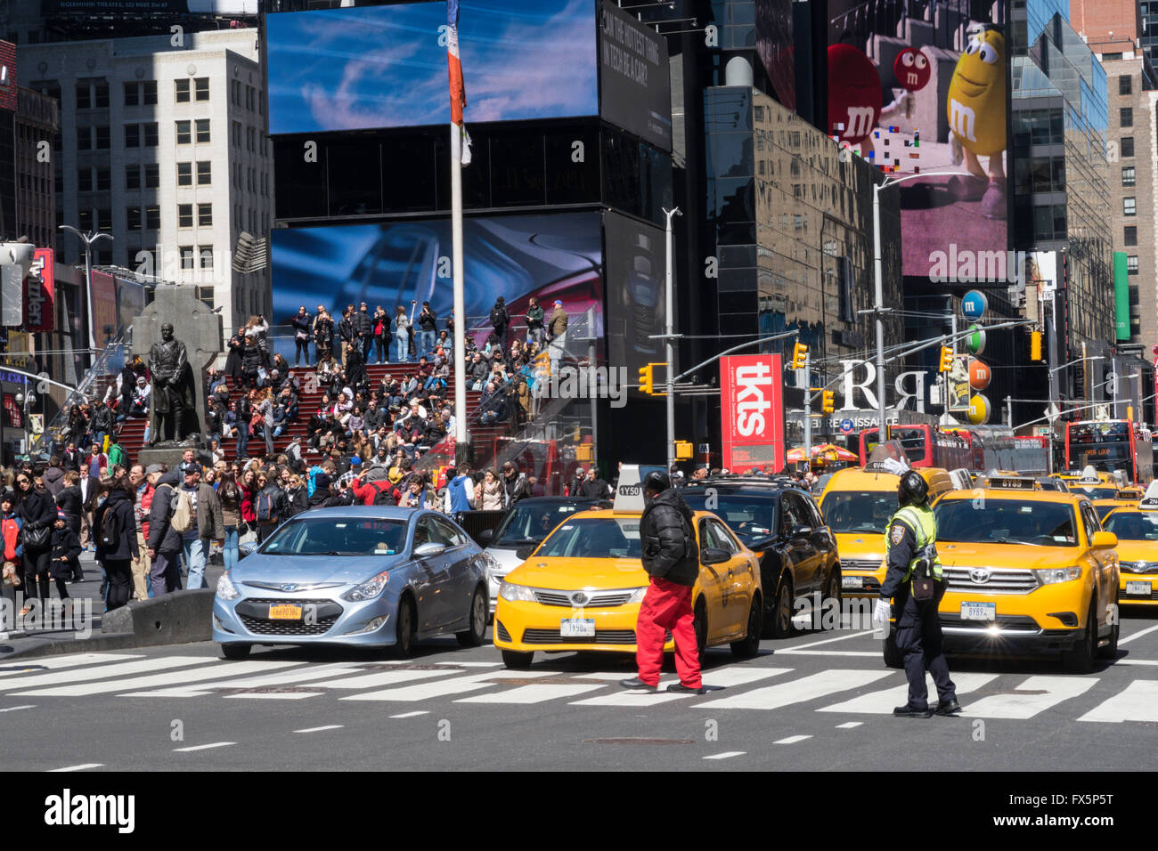 Pedestrian traffic in times square hi-res stock photography and images ...