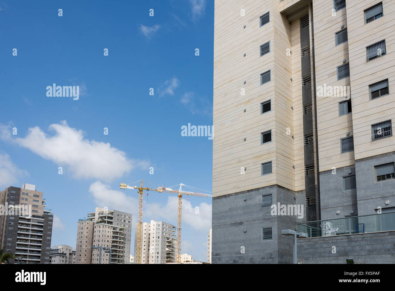 New skyscraper construction in Tel Aviv Stock Photo - Alamy