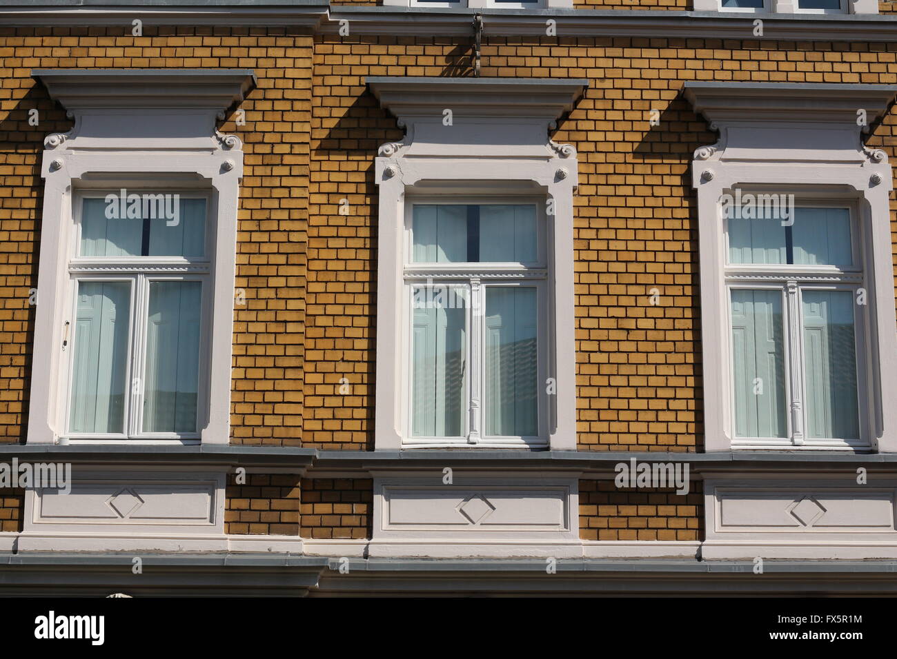 Old building windows architecture hi-res stock photography and images ...