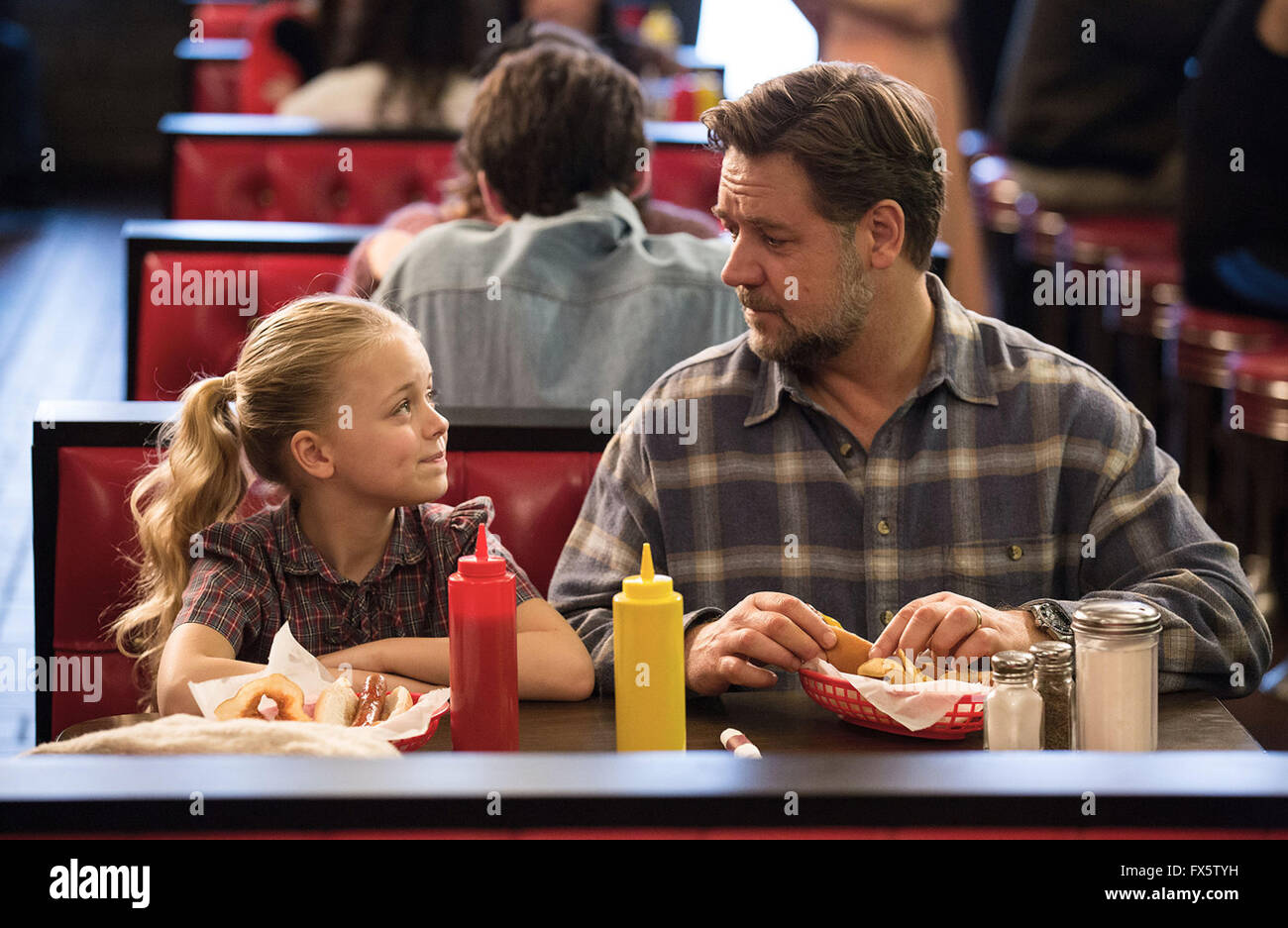 Fathers And Daughters 2015 Kylie Rogers Russell Crowe Gabriele