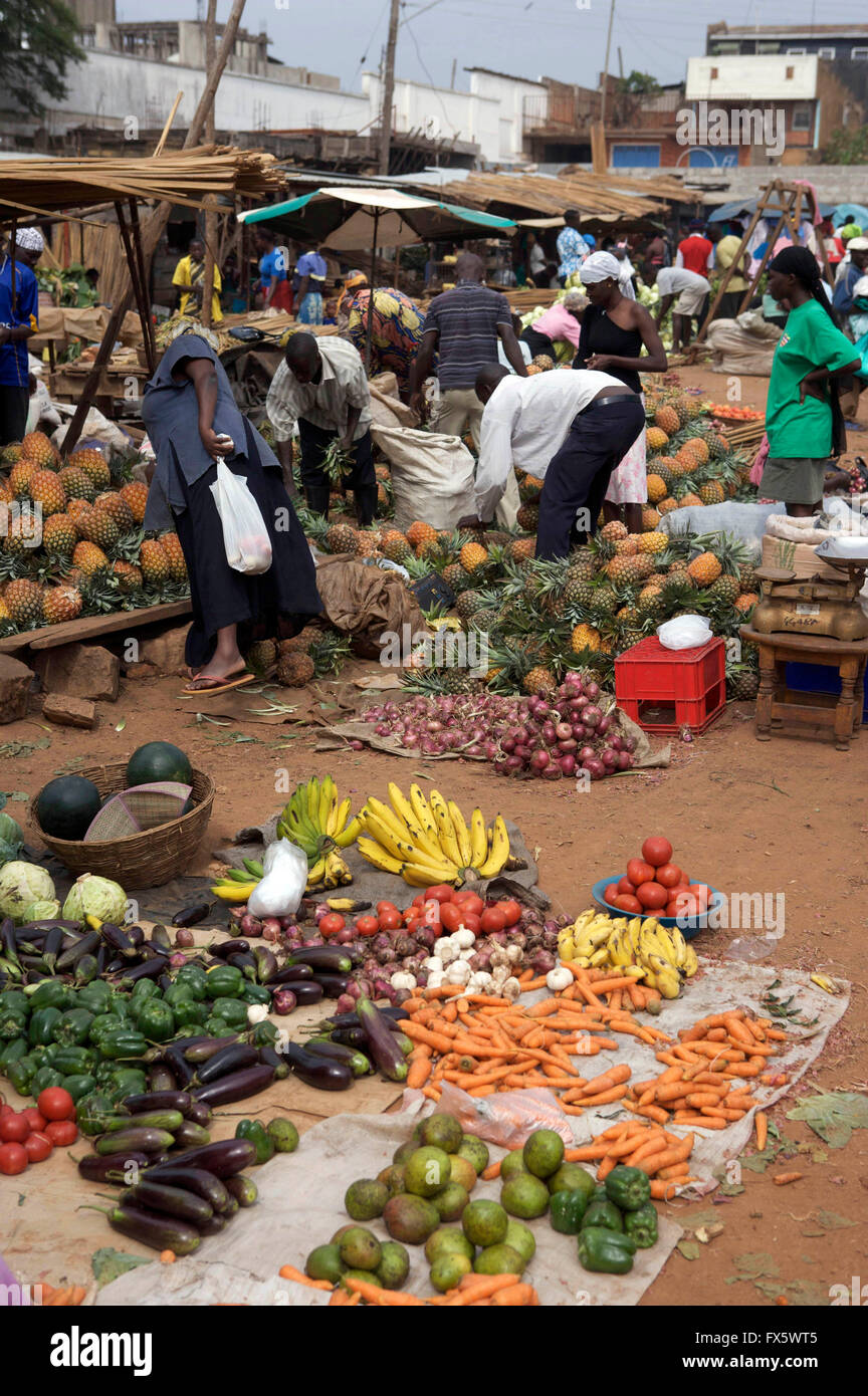 Busy market in Kampala in Uganda, Africa Stock Photo - Alamy