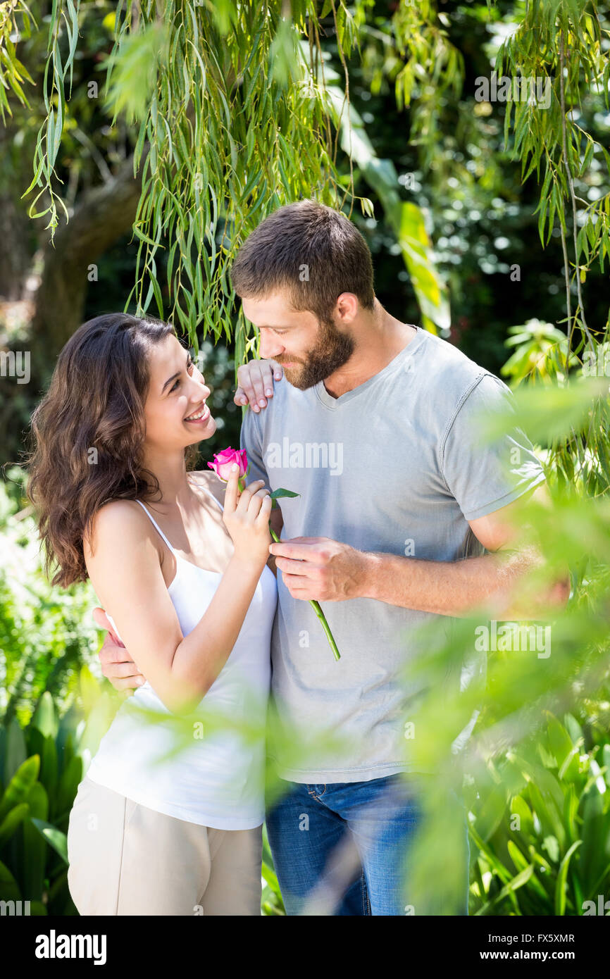 Couple giving a rose garden hi-res stock photography and images - Alamy