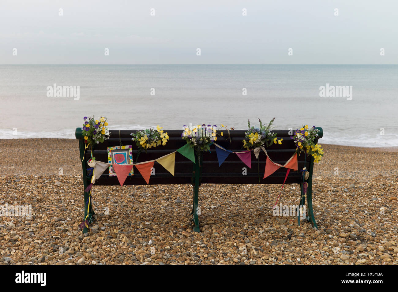 Flowers memorial bench hi-res stock photography and images - Alamy