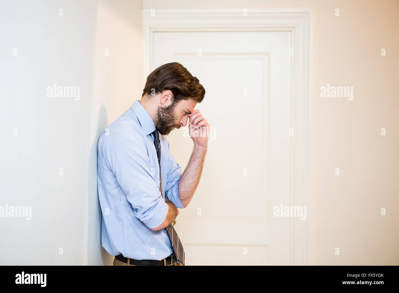 Man leaning on wall with hand hi-res stock photography and images - Alamy
