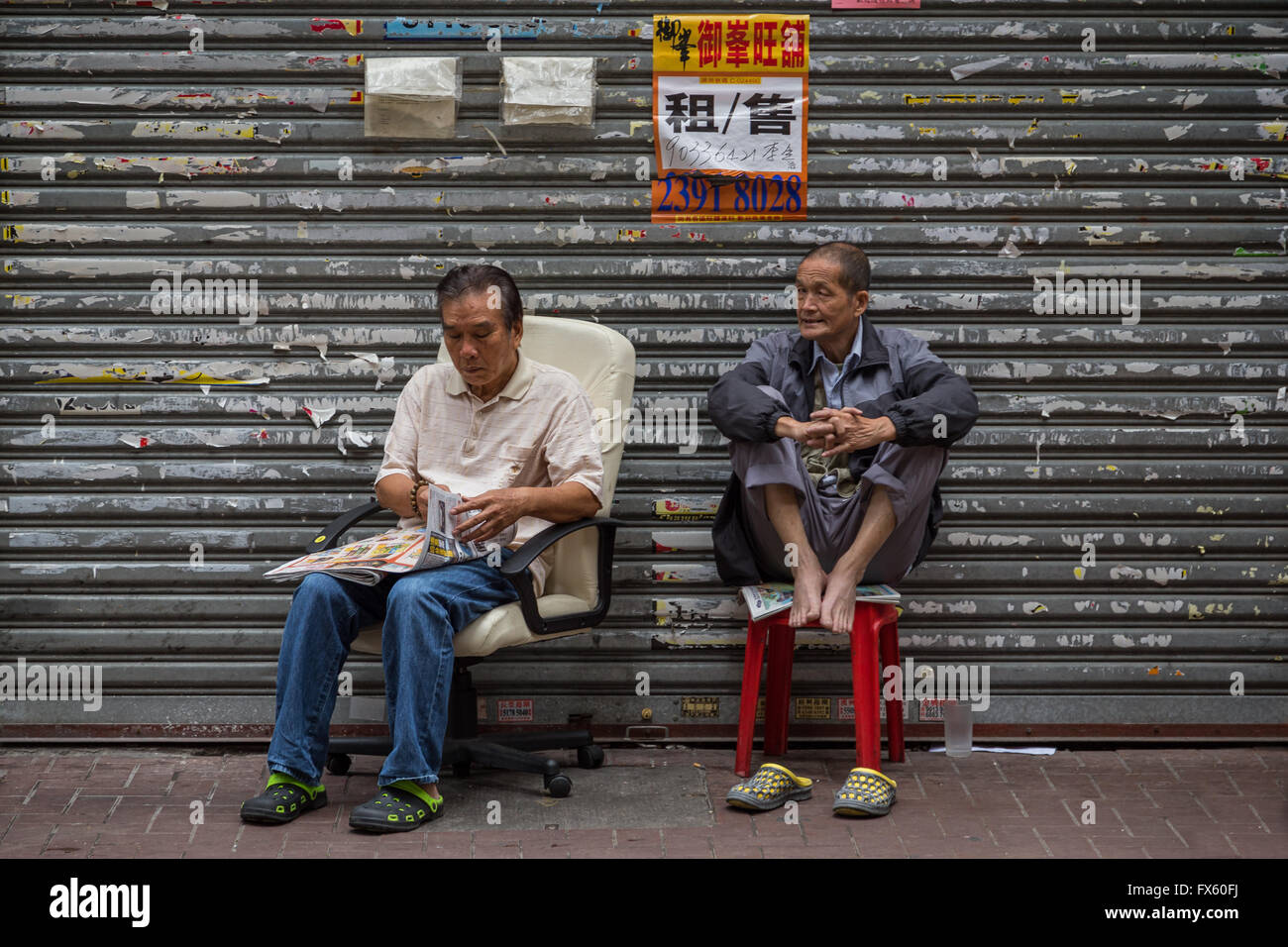 Two sitting chinese hi-res stock photography and images - Alamy