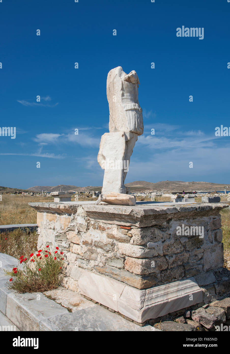 Statue ruins on stone pedestal Stock Photo - Alamy