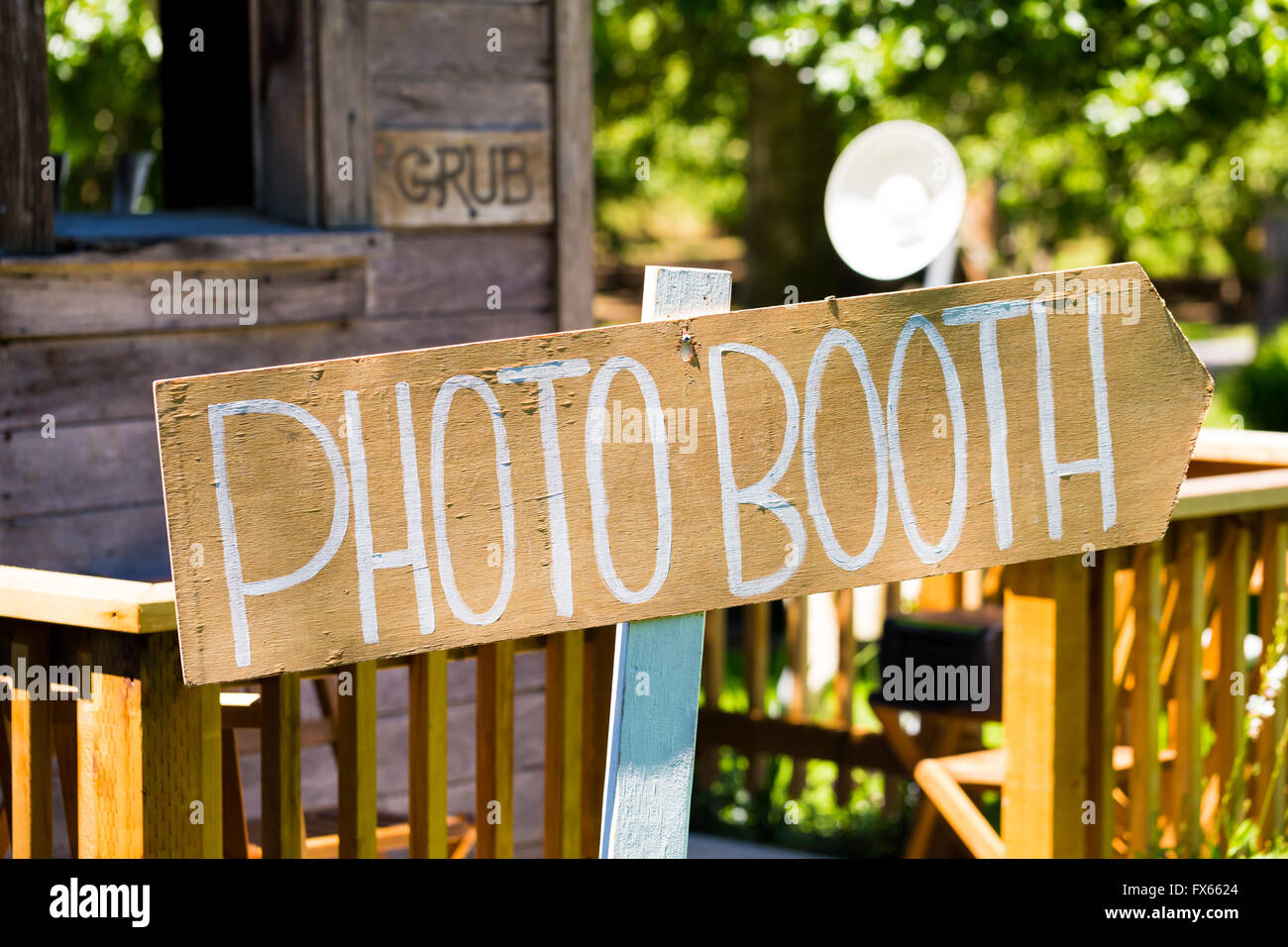 Photo booth of love sign hi-res stock photography and images - Alamy