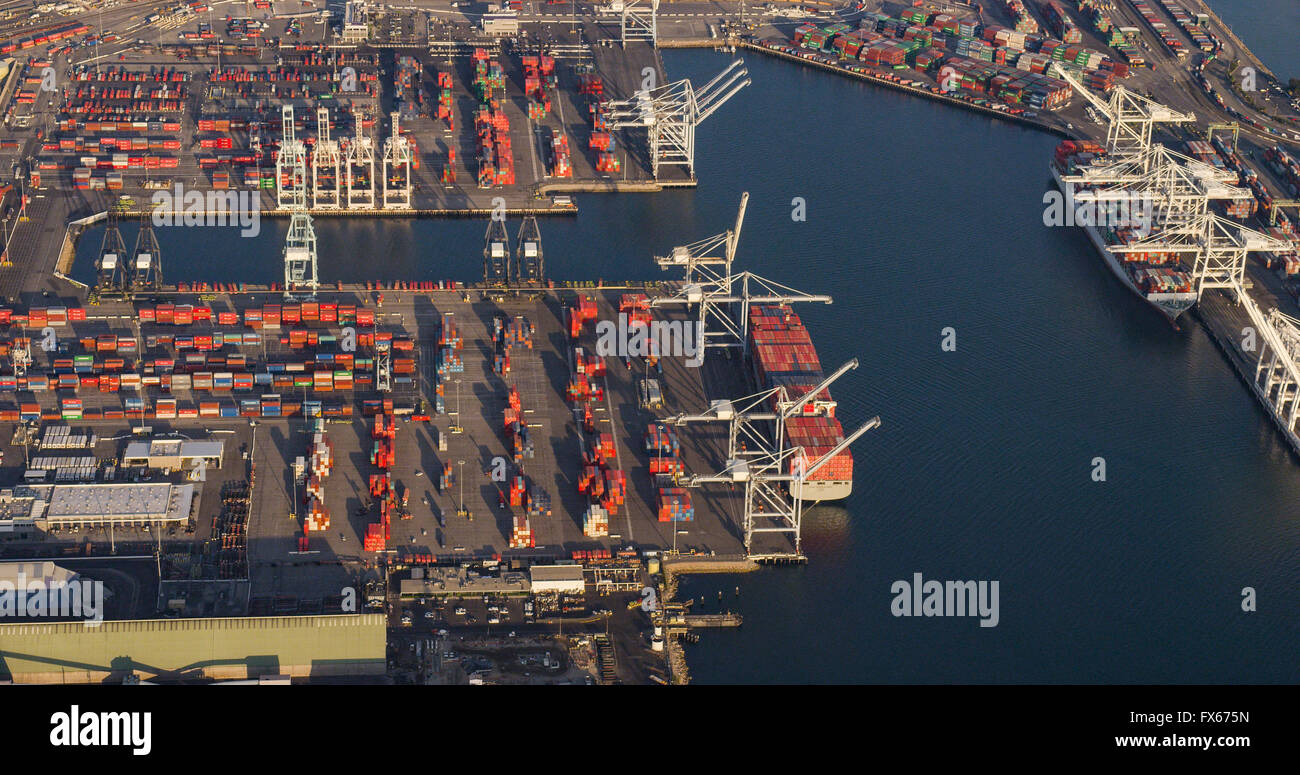 American container docks hi-res stock photography and images - Alamy
