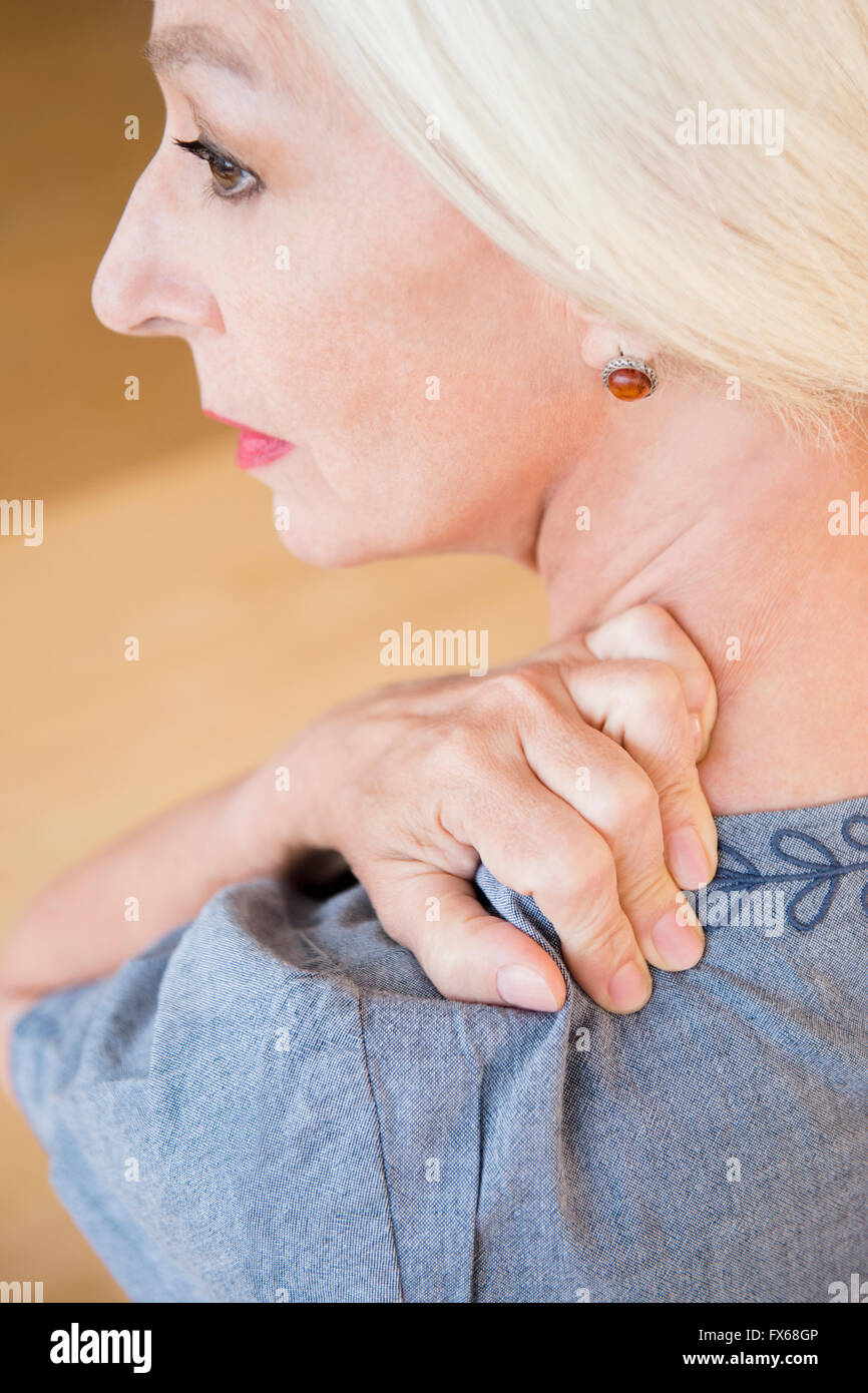 Real women head and shoulder hi-res stock photography and images - Alamy