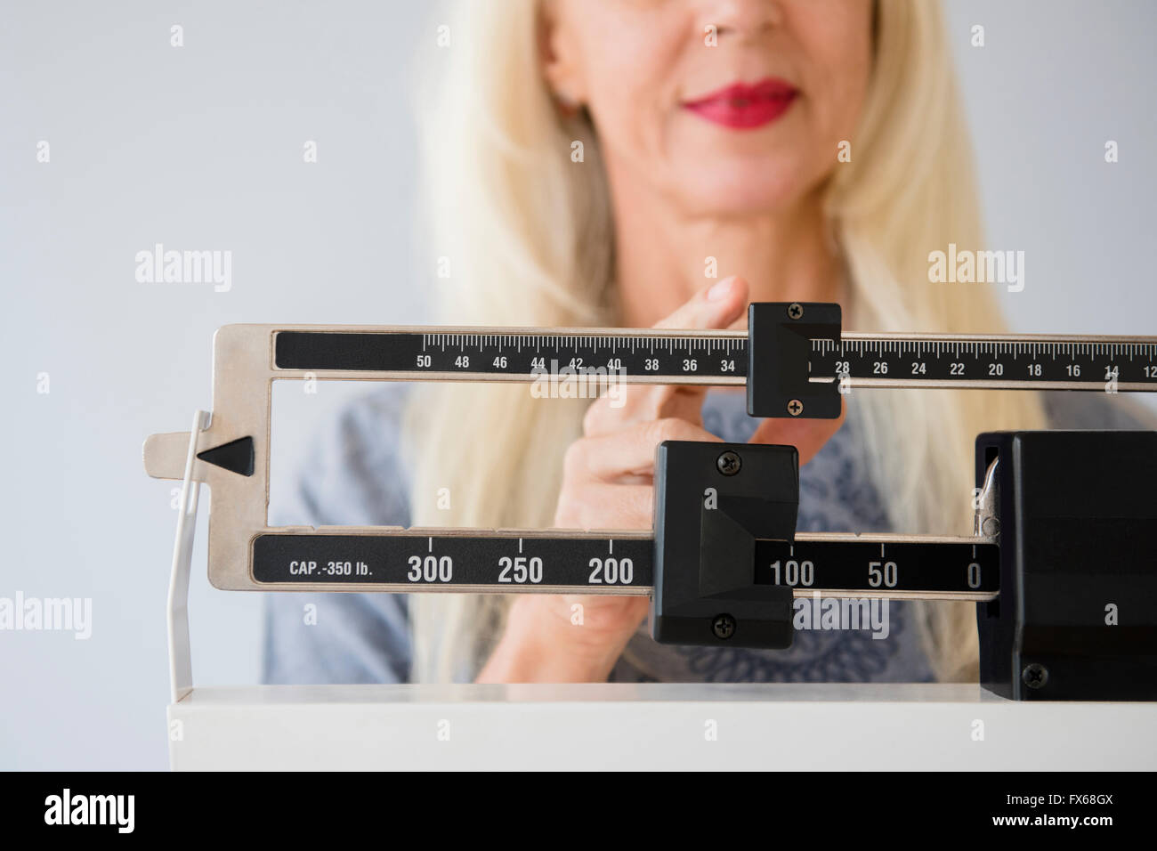Woman measure weight on scale hi-res stock photography and images - Alamy