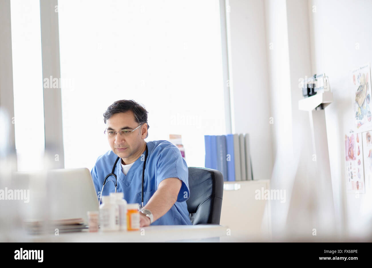 Doctor evaluation hi-res stock photography and images - Alamy