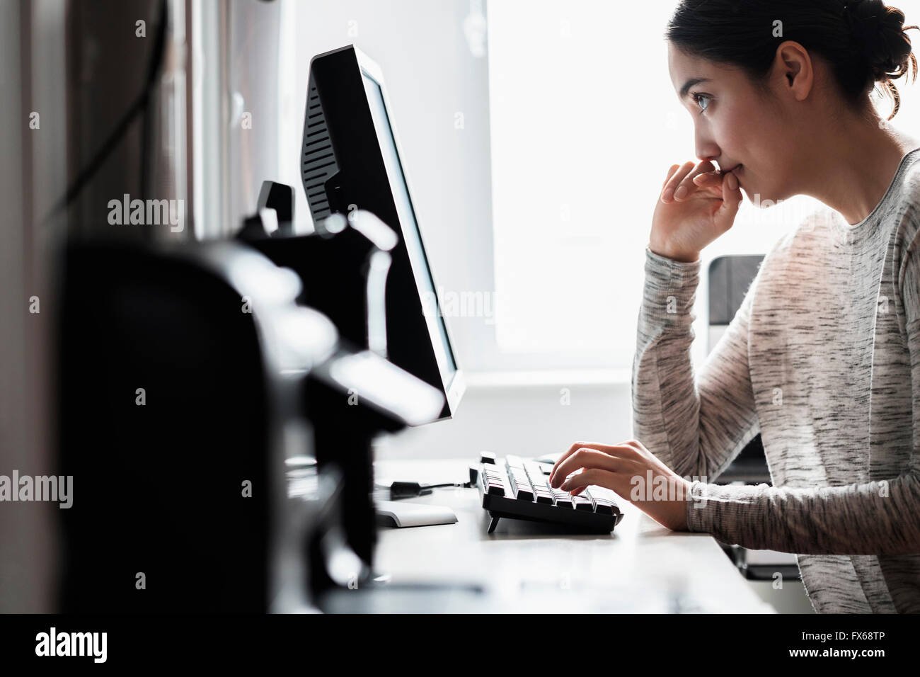 Female hispanic profile hi-res stock photography and images - Alamy