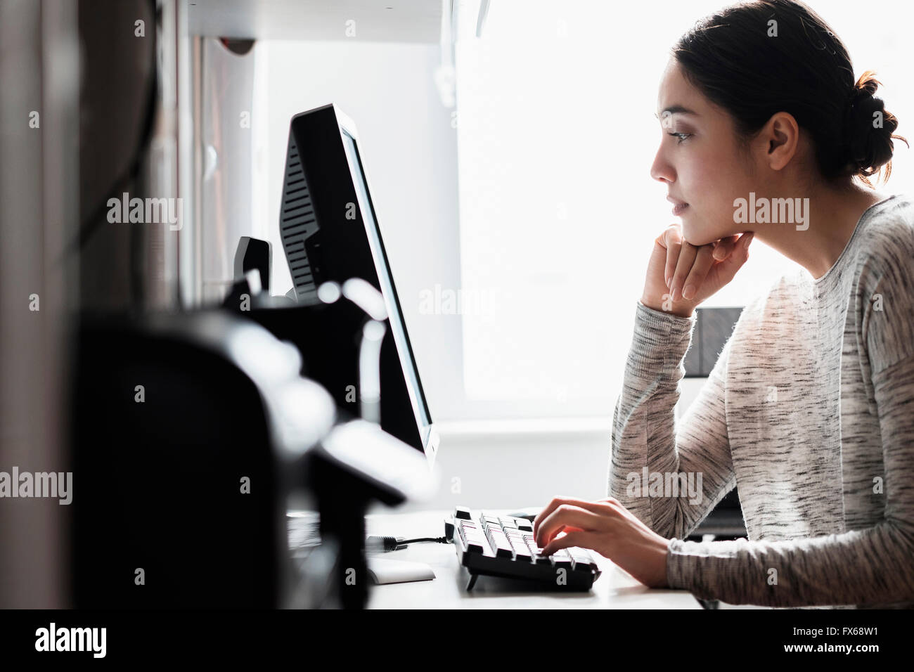 Female hispanic profile hi-res stock photography and images - Alamy
