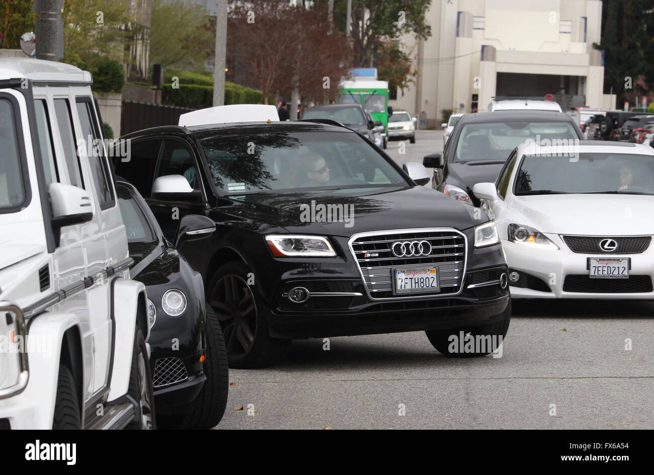 Amy Adams spotted out shopping in Beverly Hills, driving an Audi that ...