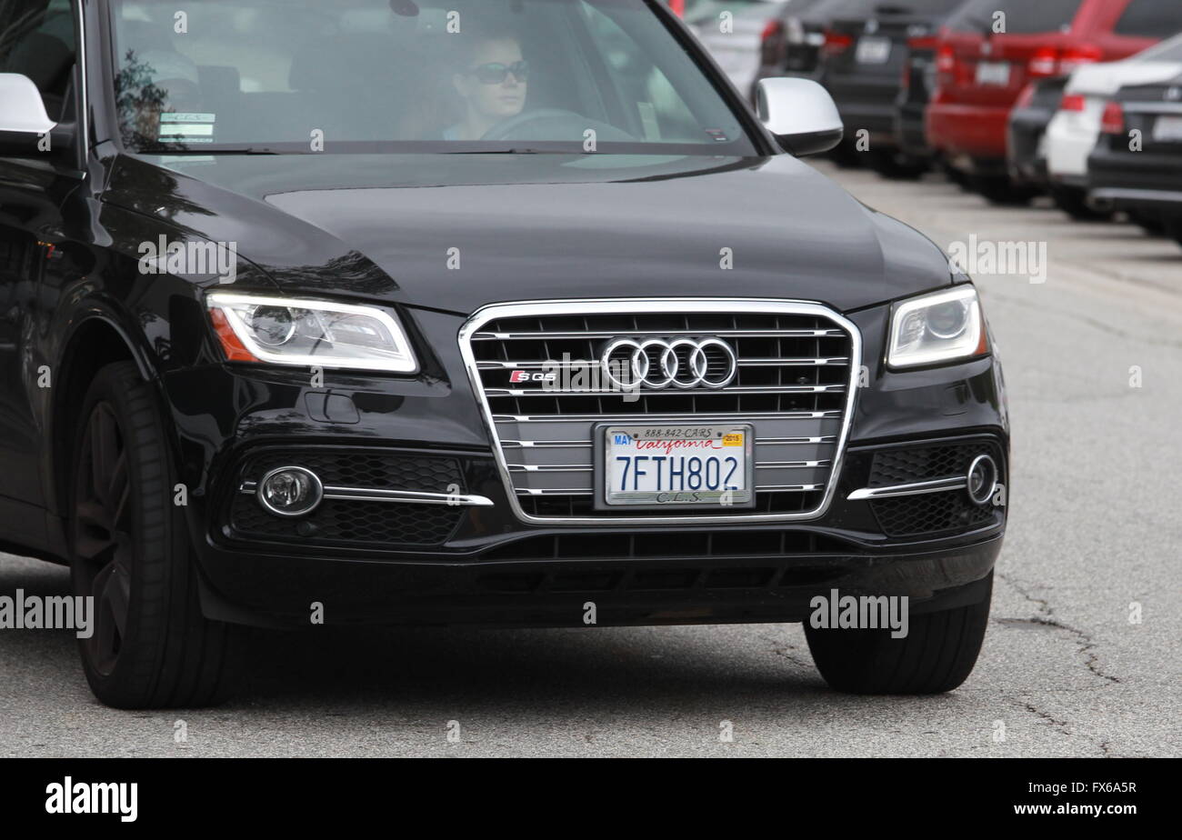 Amy Adams spotted out shopping in Beverly Hills, driving an Audi that ...