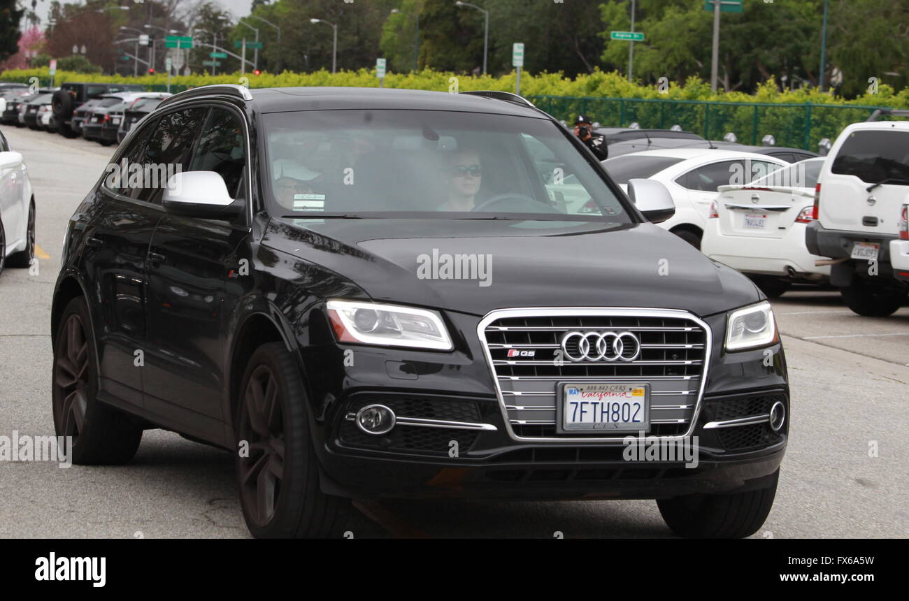 Amy Adams spotted out shopping in Beverly Hills, driving an Audi that ...