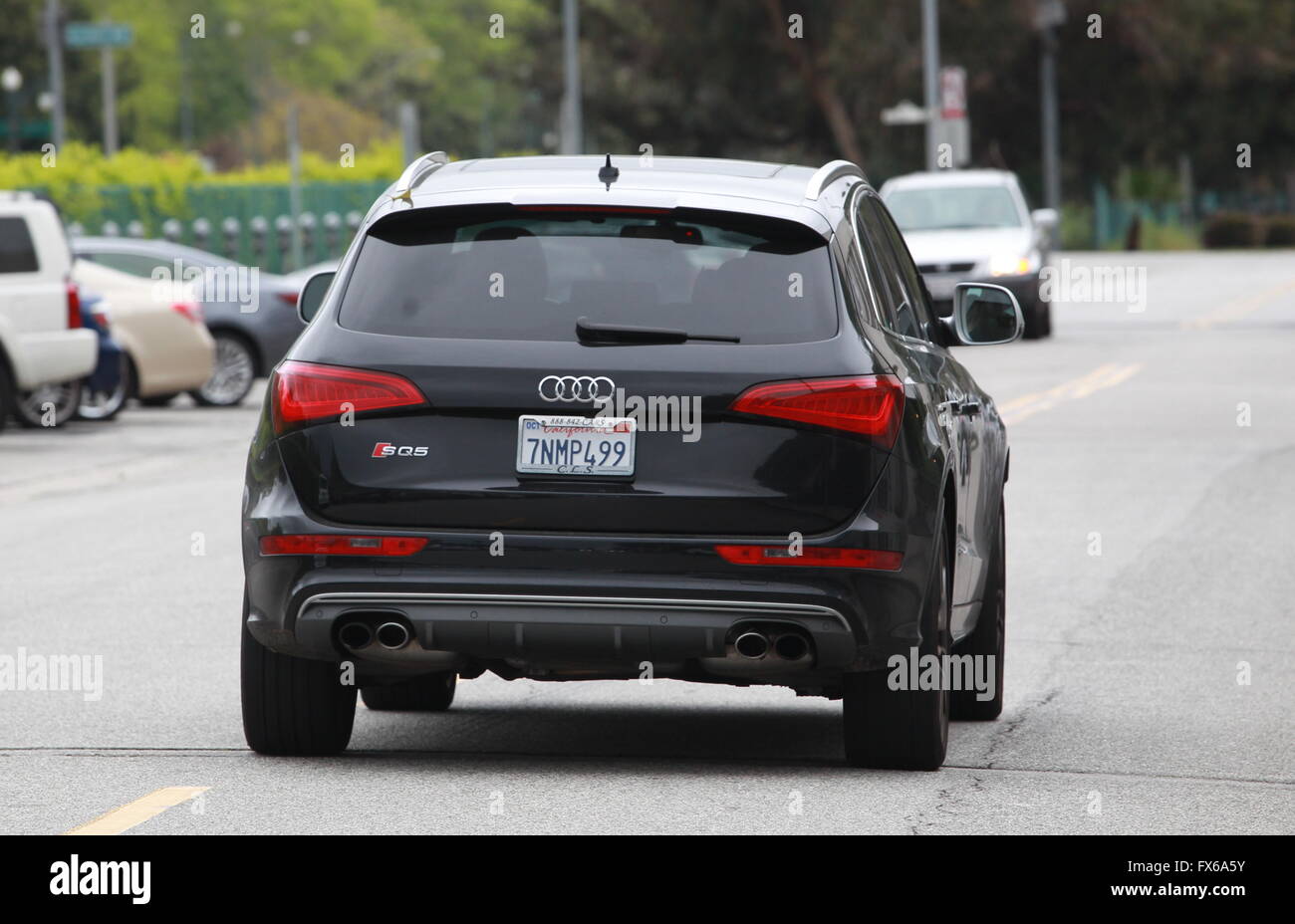 Amy Adams spotted out shopping in Beverly Hills, driving an Audi that ...
