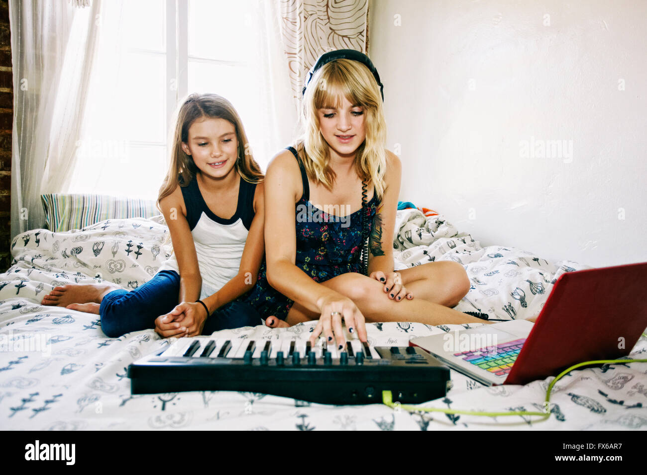 Headphones on piano keyboard hi-res stock photography and images - Alamy