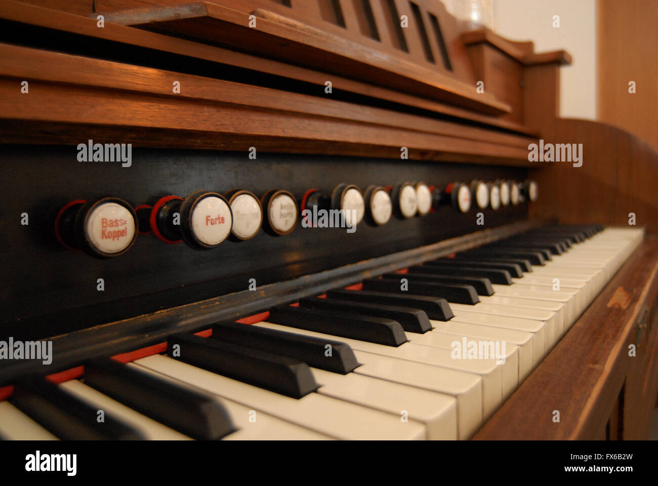 Vintage organ hi-res stock photography and images - Alamy