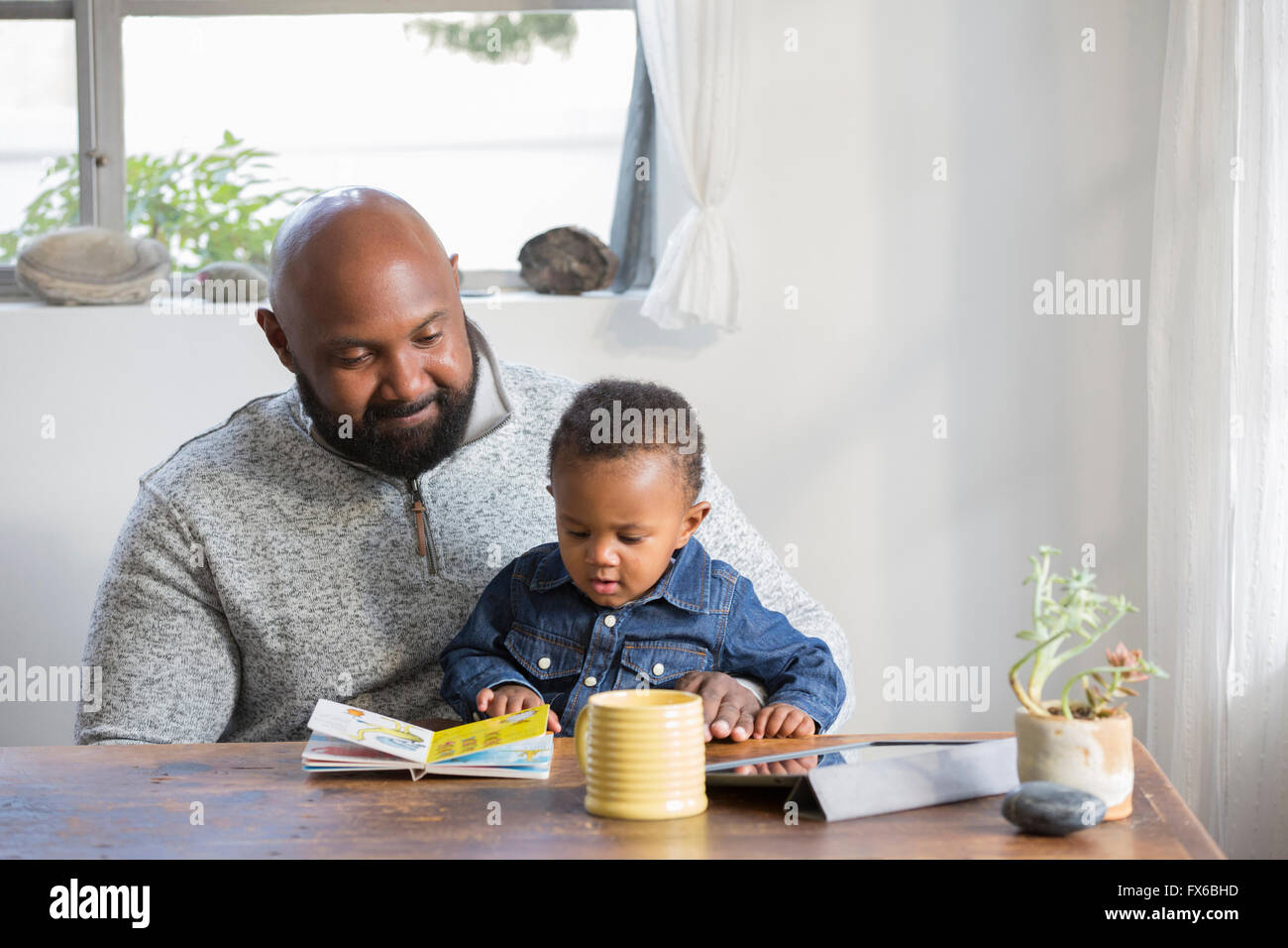 African child reading hi-res stock photography and images - Alamy