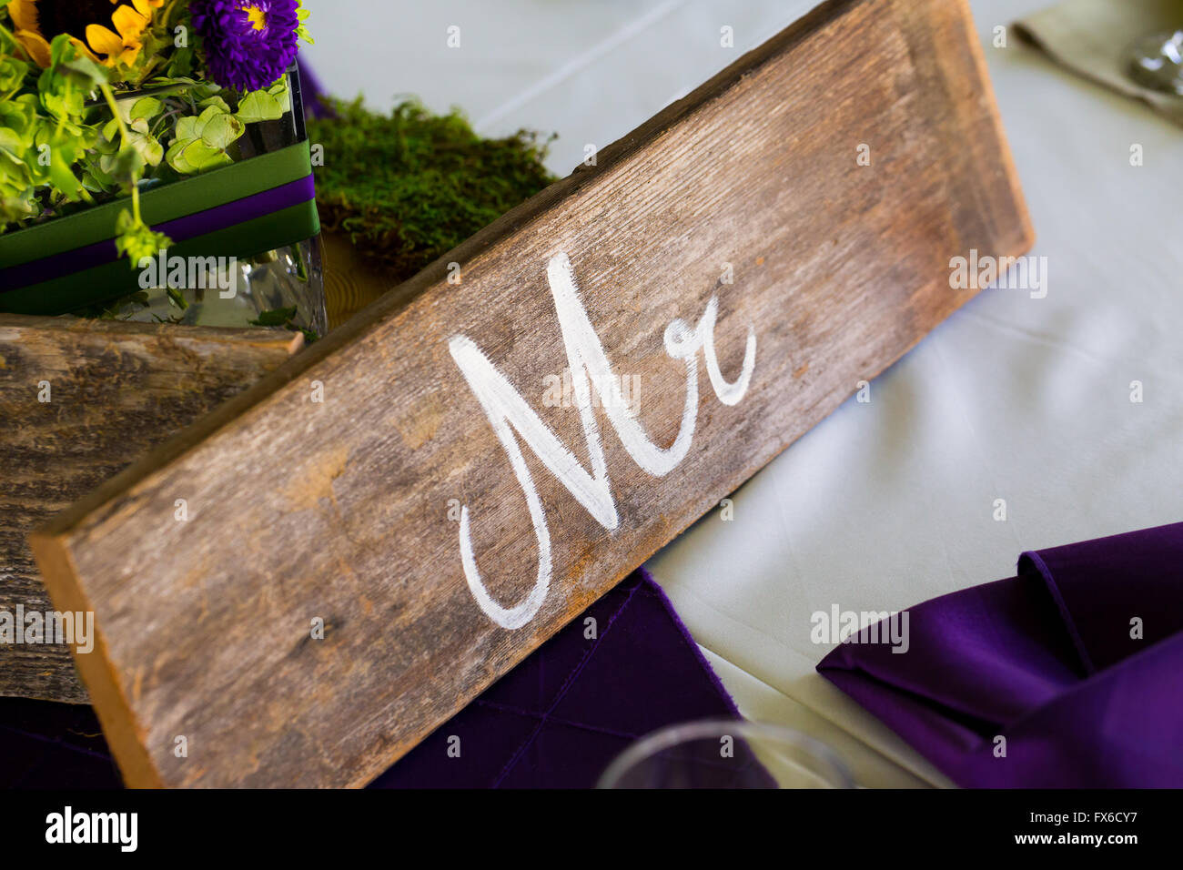 Rustic wedding decorations hi-res stock photography and images - Alamy