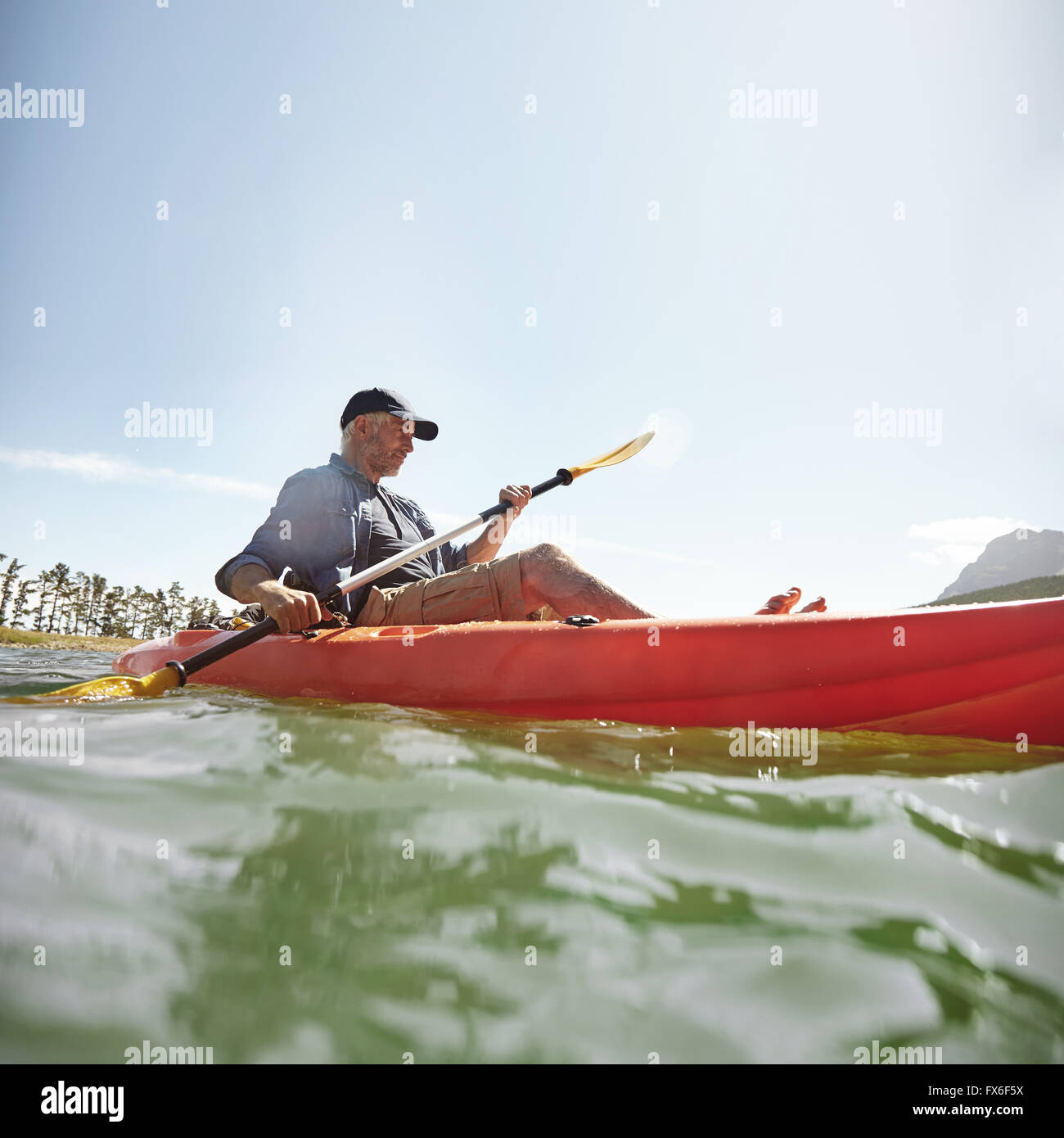 Senior kayaking hi-res stock photography and images - Alamy