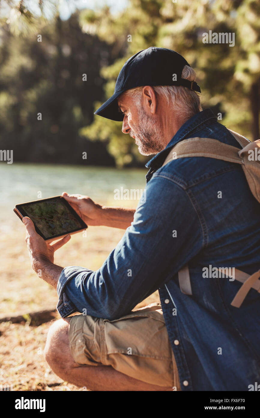 Person looking at a digital map hi-res stock photography and images - Alamy