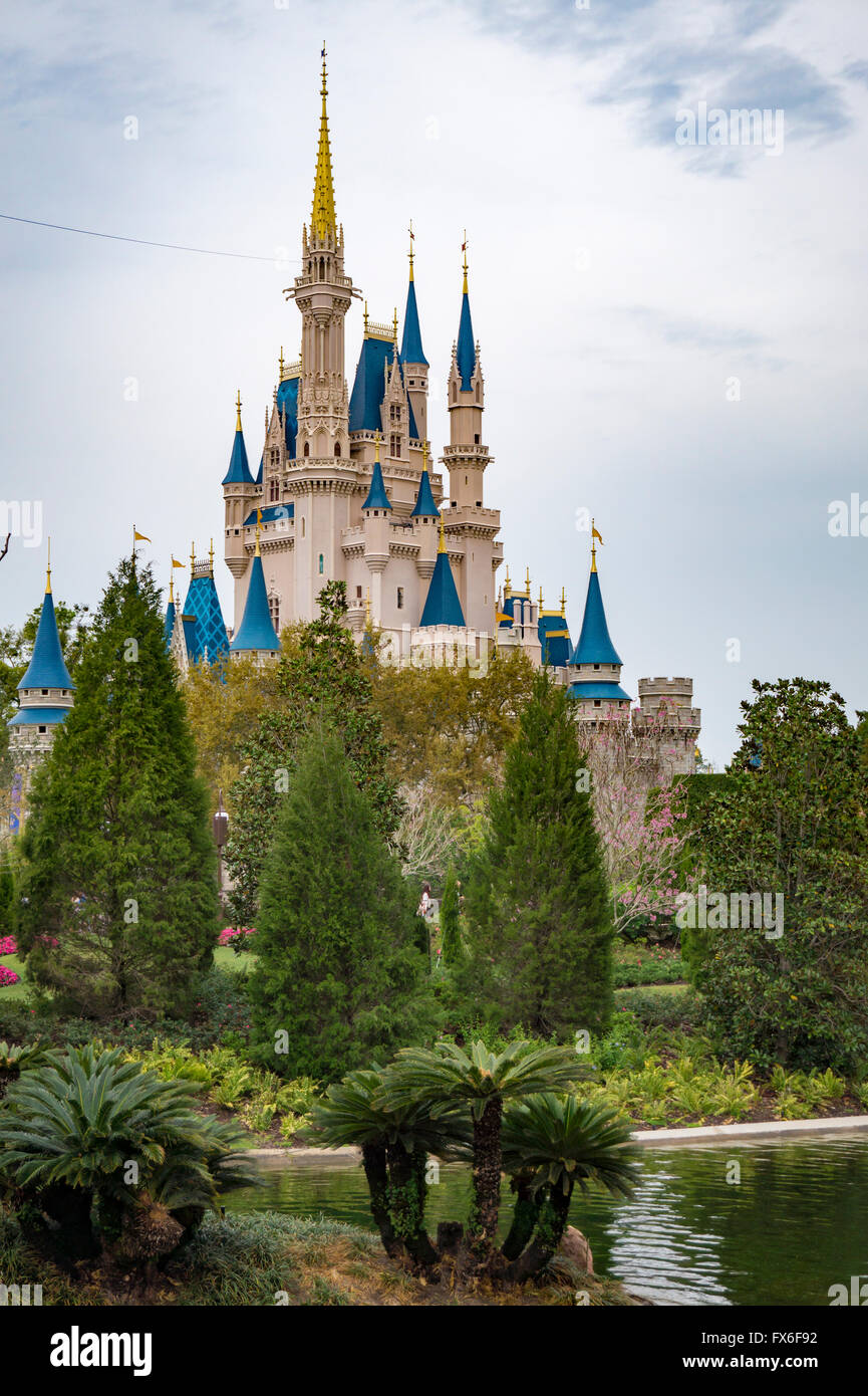 Cinderellas castle in Magic Kingdom theme park in Walt DIsney World ...