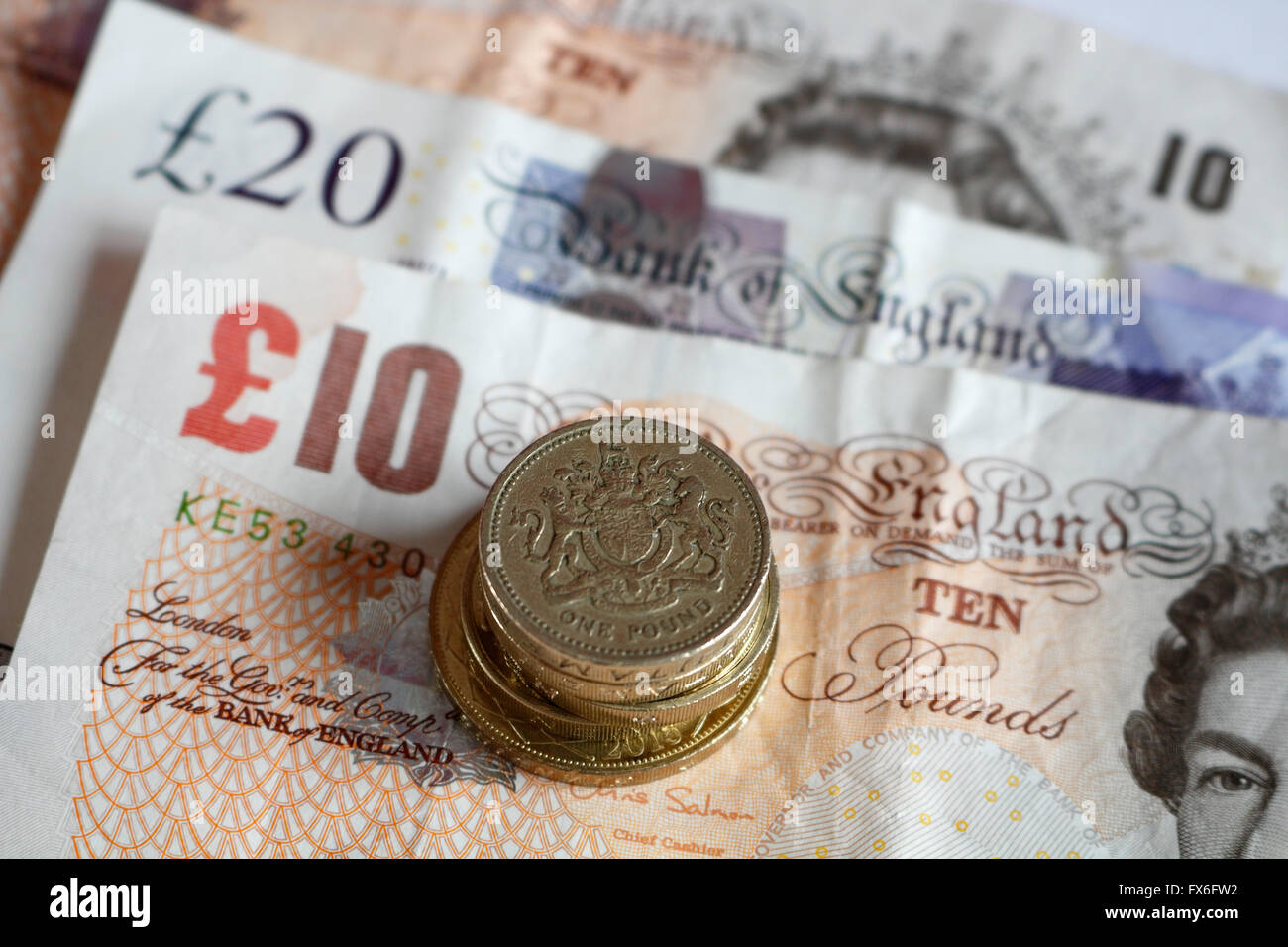 10 pound notes pile hi-res stock photography and images - Alamy