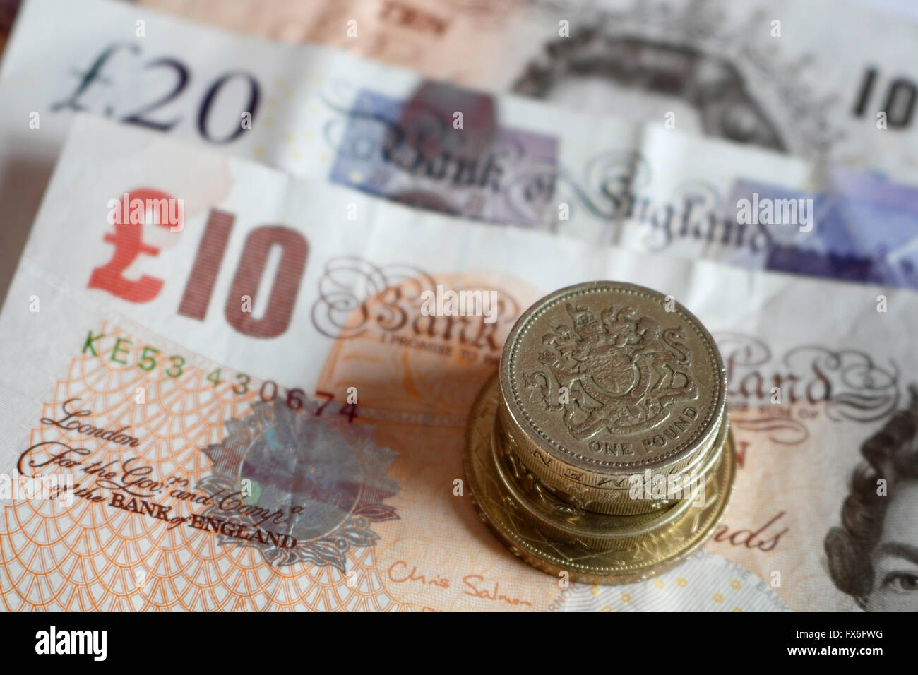 10 pound notes pile hi-res stock photography and images - Alamy