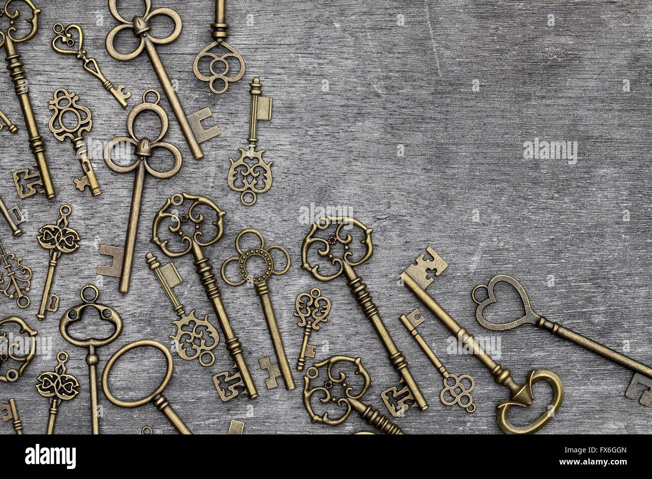 antique rusty key on grunge wooden background Stock Photo - Alamy
