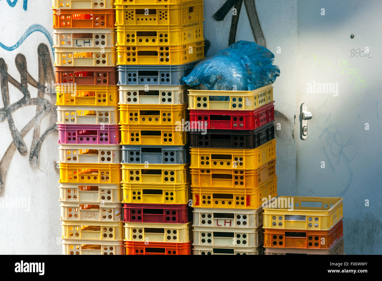 Empty crates for bread Stock Photo - Alamy