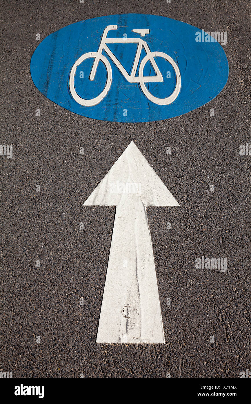 Directional arrow hi-res stock photography and images - Alamy
