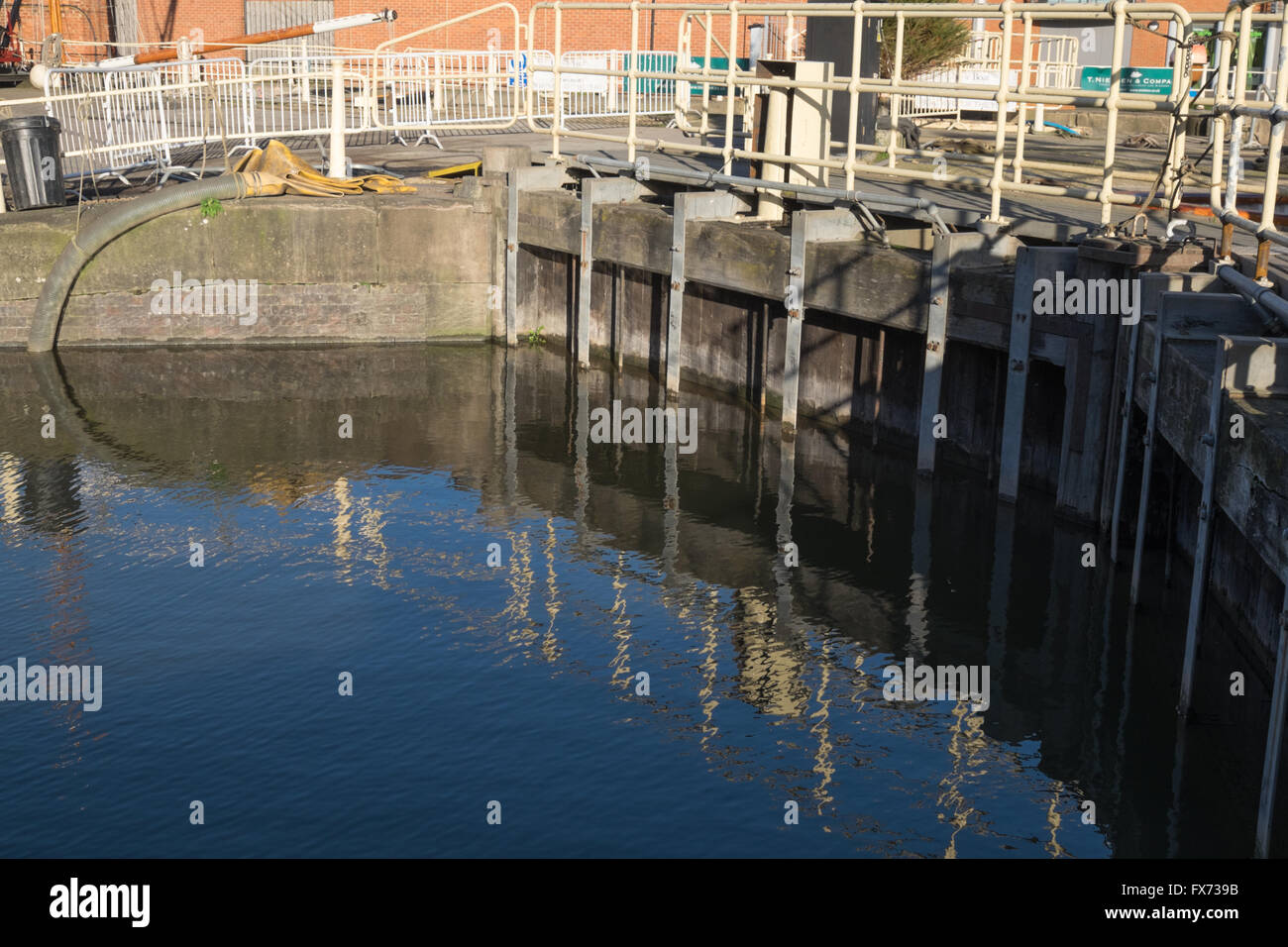 Dry dock gate hi-res stock photography and images - Alamy