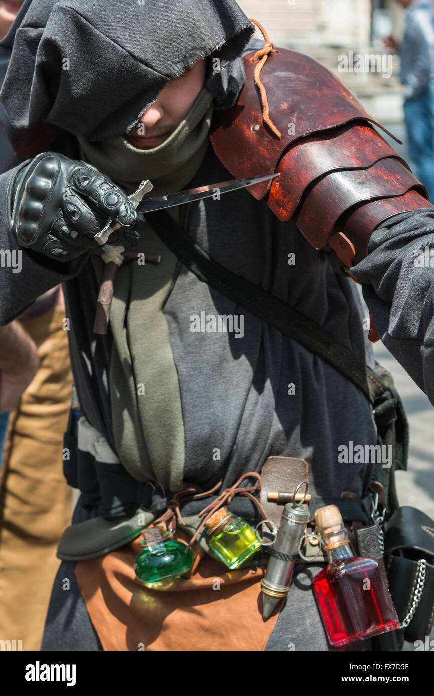 Medieval man dagger hi-res stock photography and images - Alamy