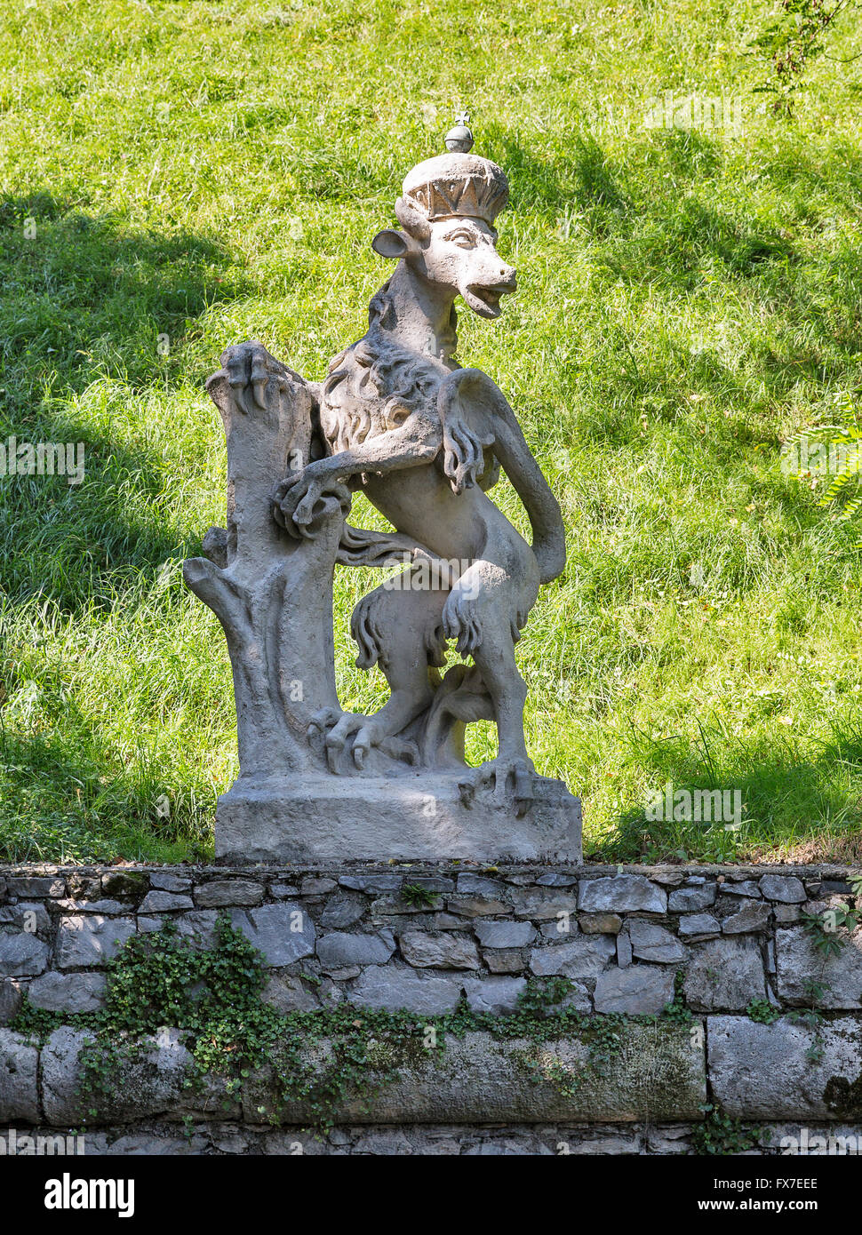 Roman statue dog hi-res stock photography and images - Alamy