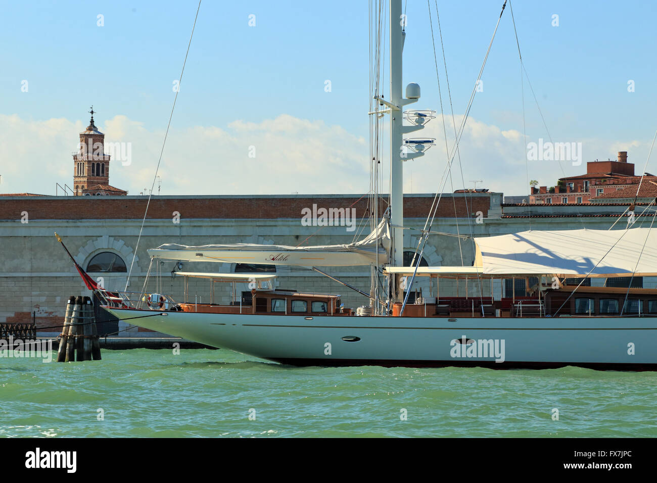 Adele de hi-res stock photography and images - Alamy