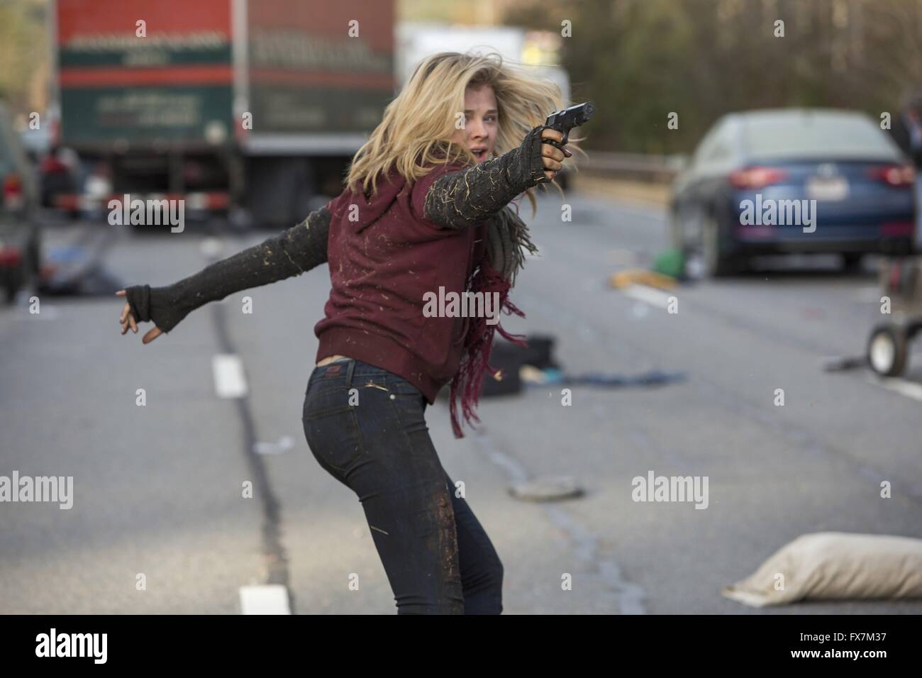 The 5th Wave Year : 2016 USA Director : J Blakeson Chloe Grace Moretz ...