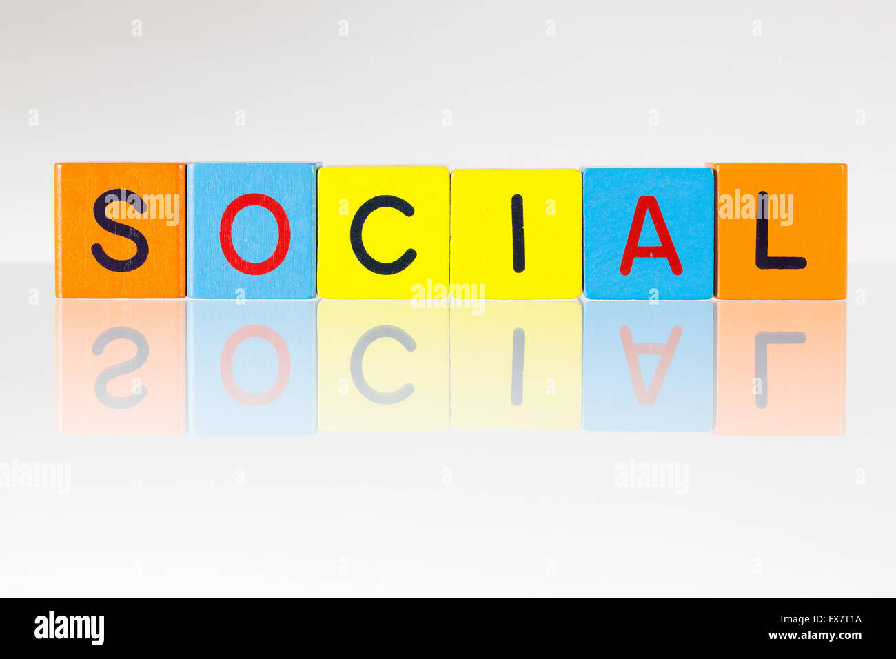 Social media wooden blocks hi-res stock photography and images - Alamy