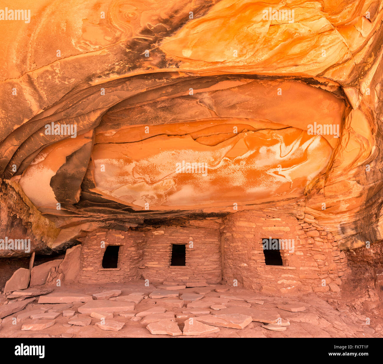 Fallen Roof Ruin in Road Canyon, Puebloan cliff dwelling on Cedar Mesa ...