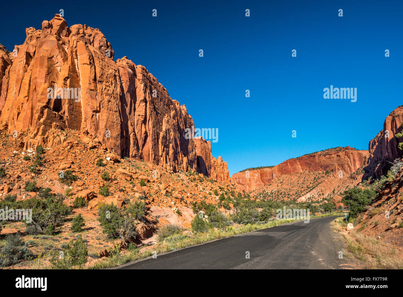 Burr Trail Road in Long Canyon, Wingate Sandstone rocks, Grand ...