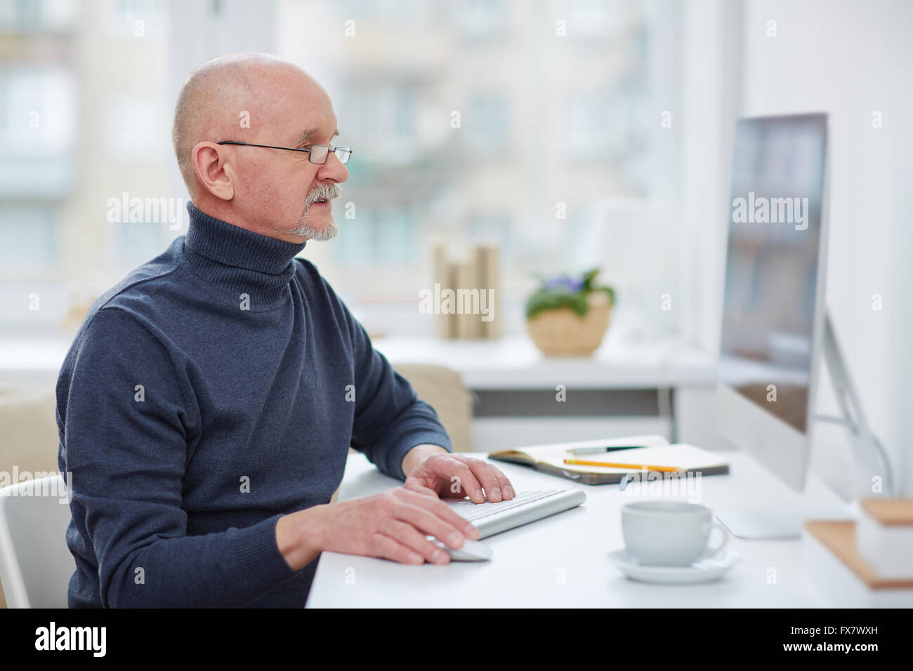 Man in front of computer Stock Photo - Alamy