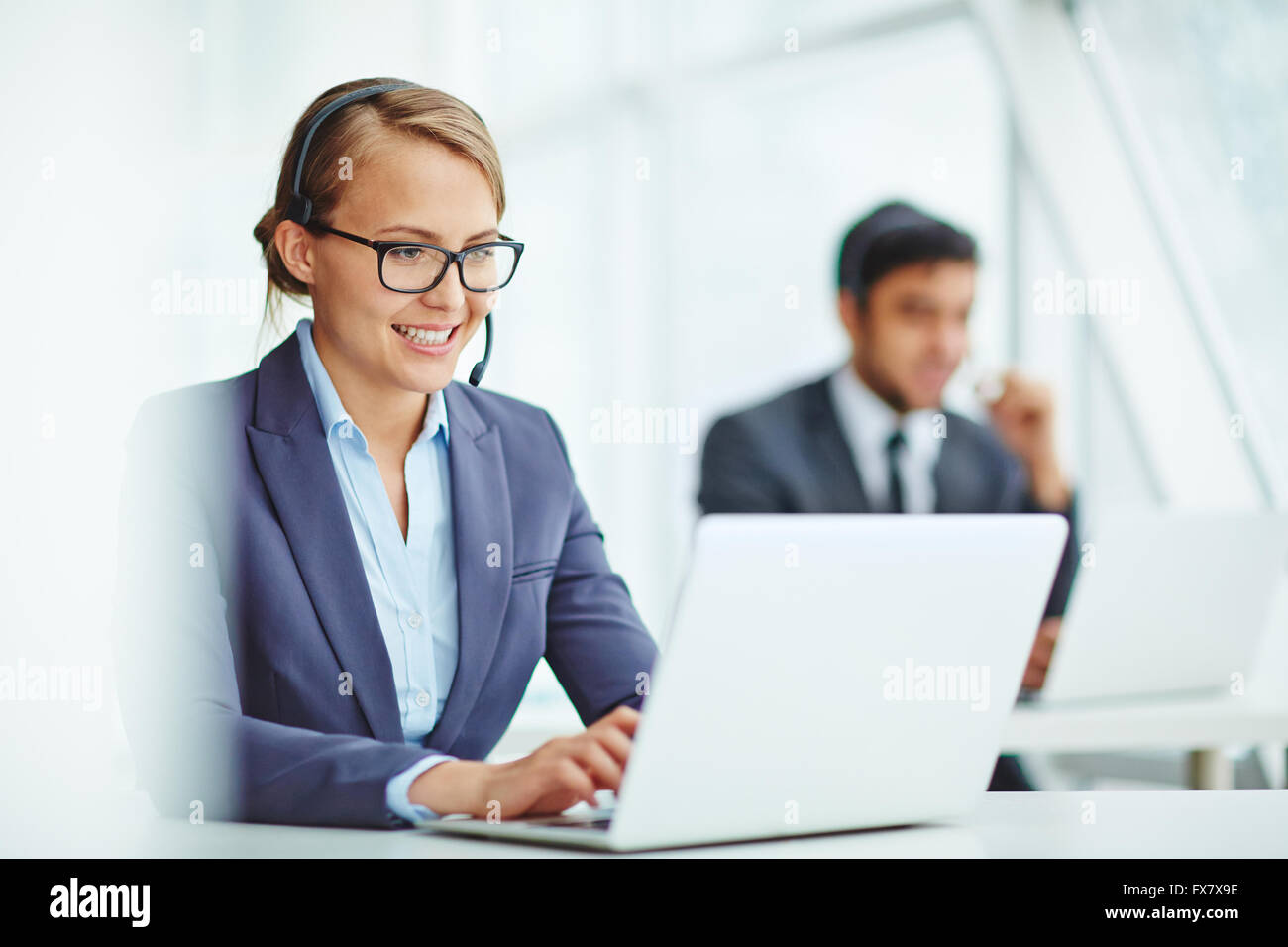 Online operator hi-res stock photography and images - Alamy