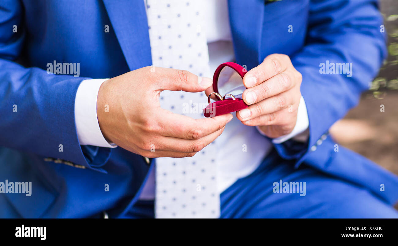 Man's hand holding engagement ring Stock Photo - Alamy