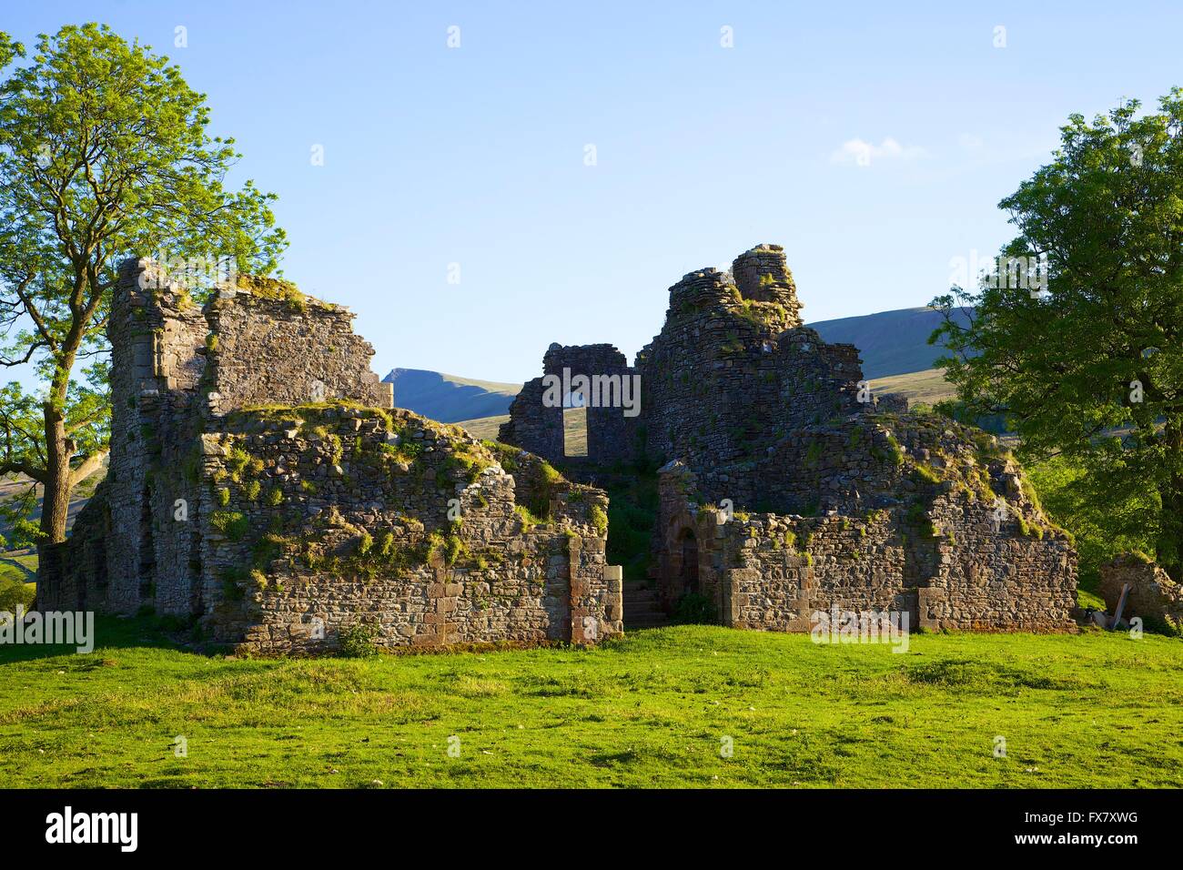 Pendragon castle eden valley mallerstang hi-res stock photography and ...