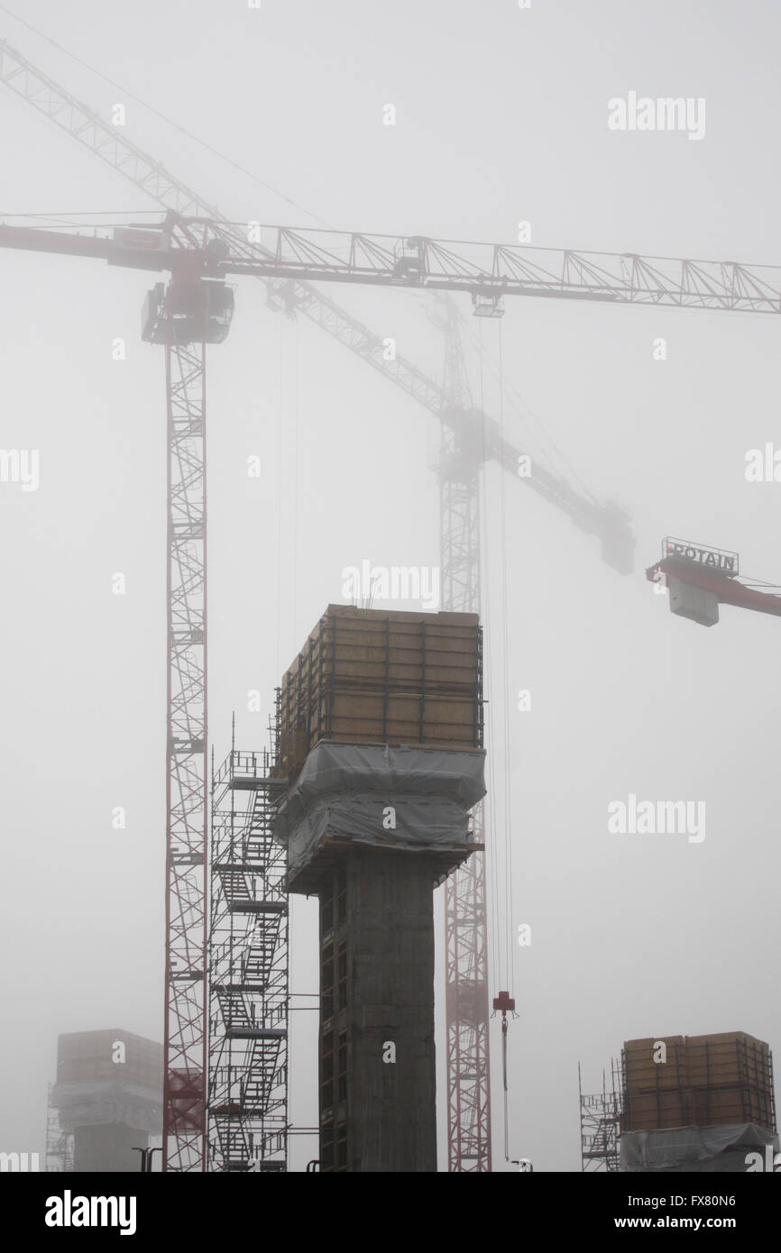 Construction site in the fog hi-res stock photography and images - Alamy